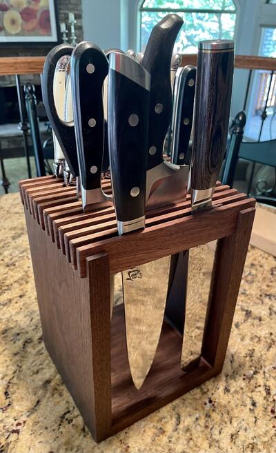 Minimalist knife block