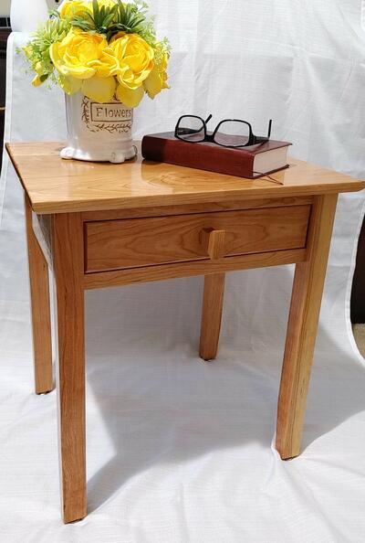 Side reading table